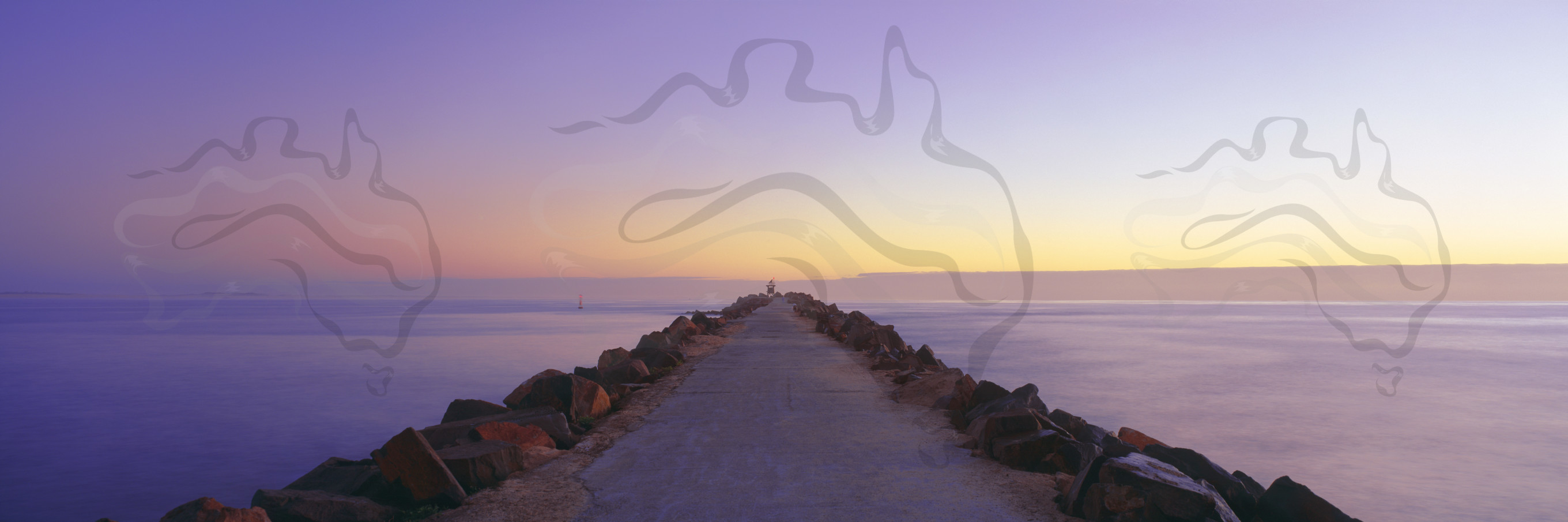 Nobbys Beach Breakwall Sunrise Stock Photos - High Resolution Images ...