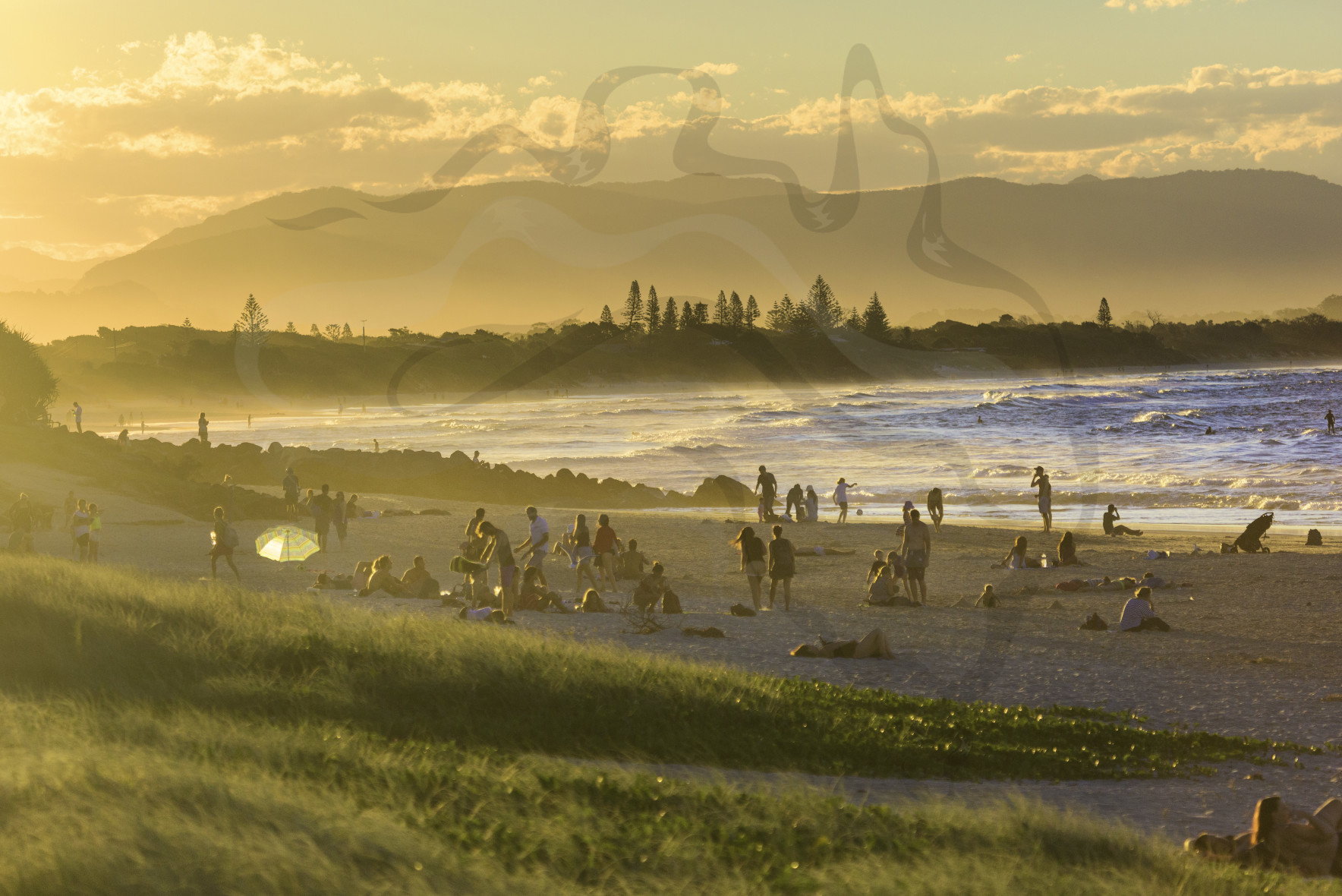 Main Beach Byron Bay People Sitting Playing Stock Photography - High ...